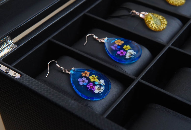 How to Make UV Resin Jewelry with a UV Lamp